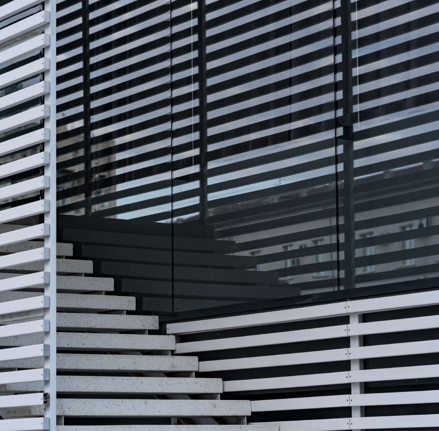 Protección solar y ventilación con louvers – Andesia Corp